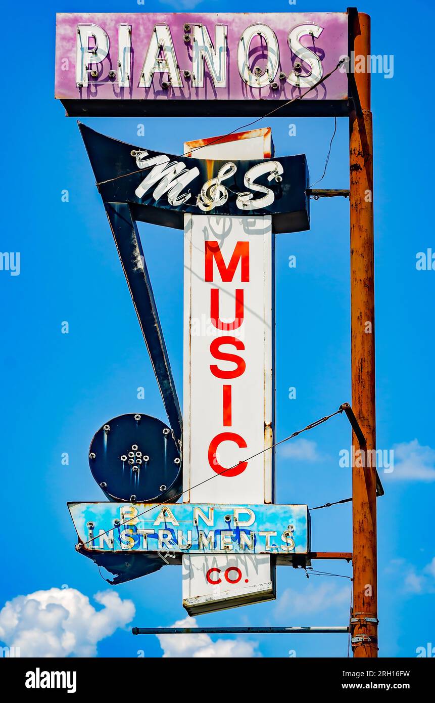 Pianos sign hi-res stock photography and images - Alamy