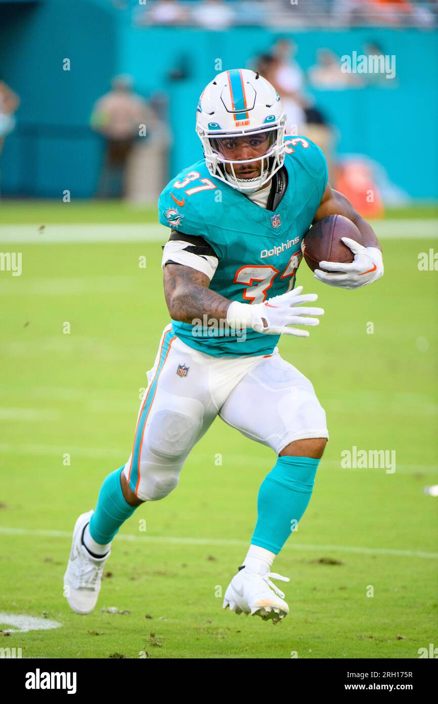 Miami Dolphins running back Myles Gaskin (37) runs with the ball ...
