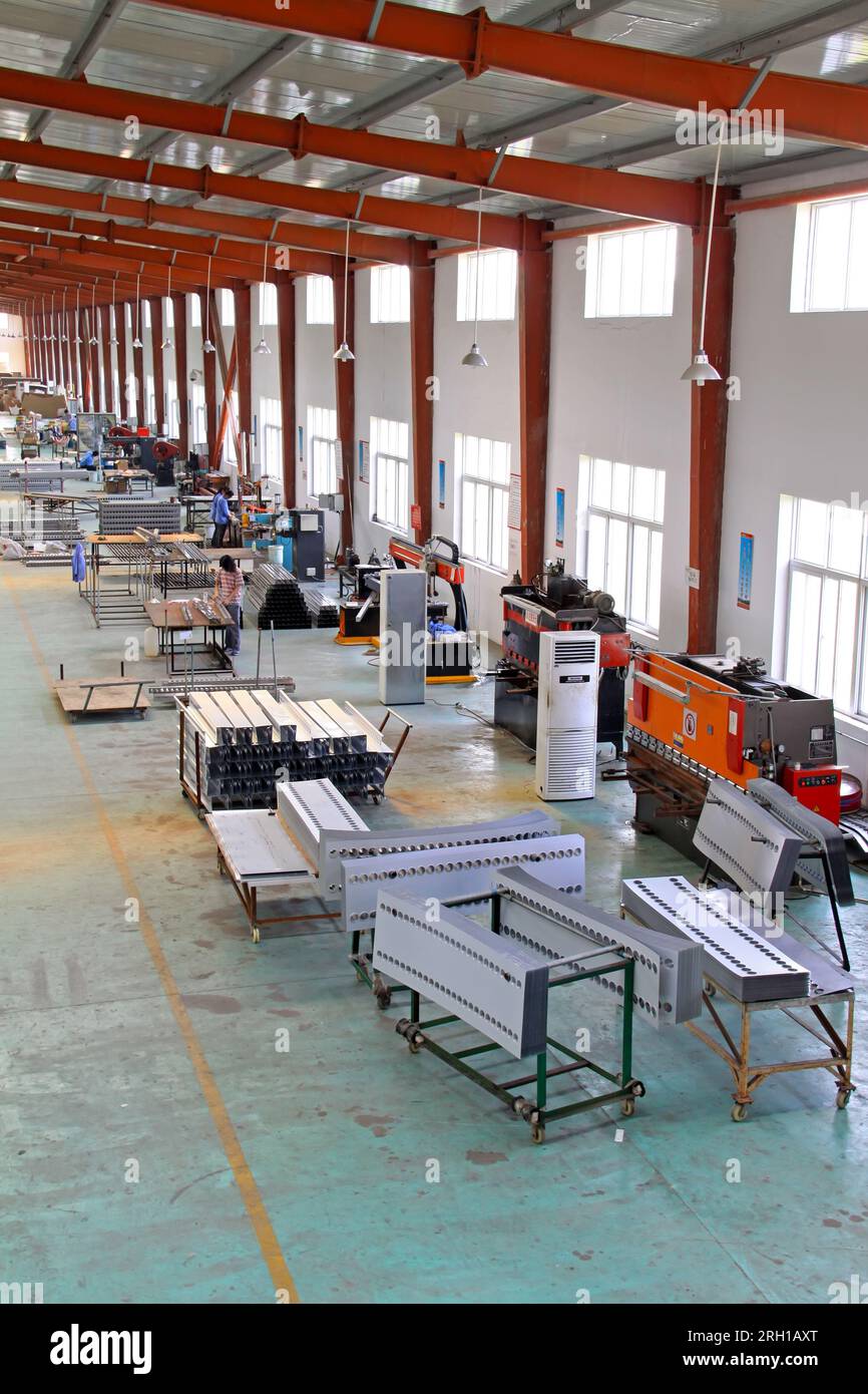 China factory assembly line hi-res stock photography and images - Alamy