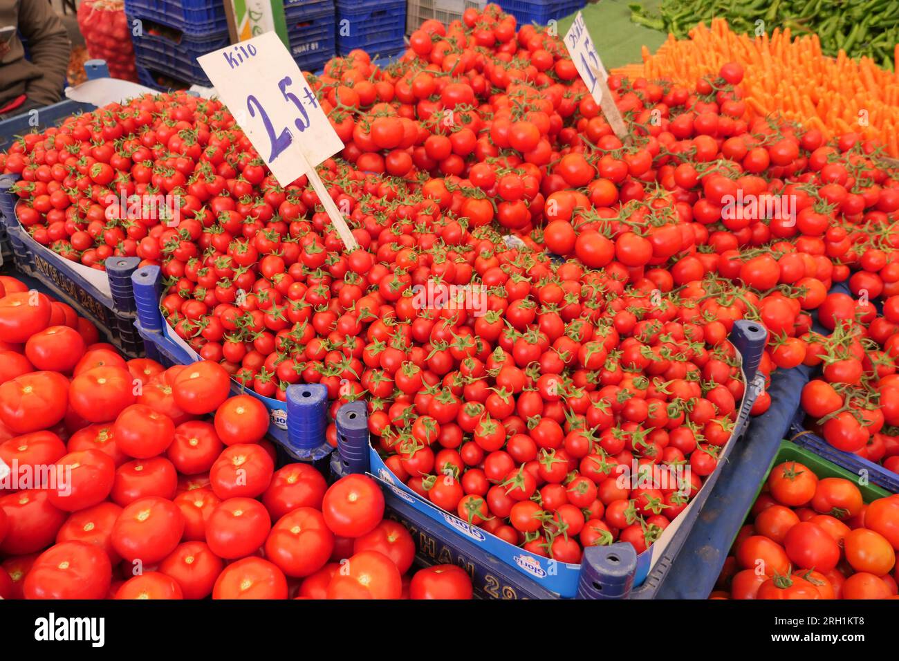 Farmers market table closeup hi-res stock photography and images - Alamy