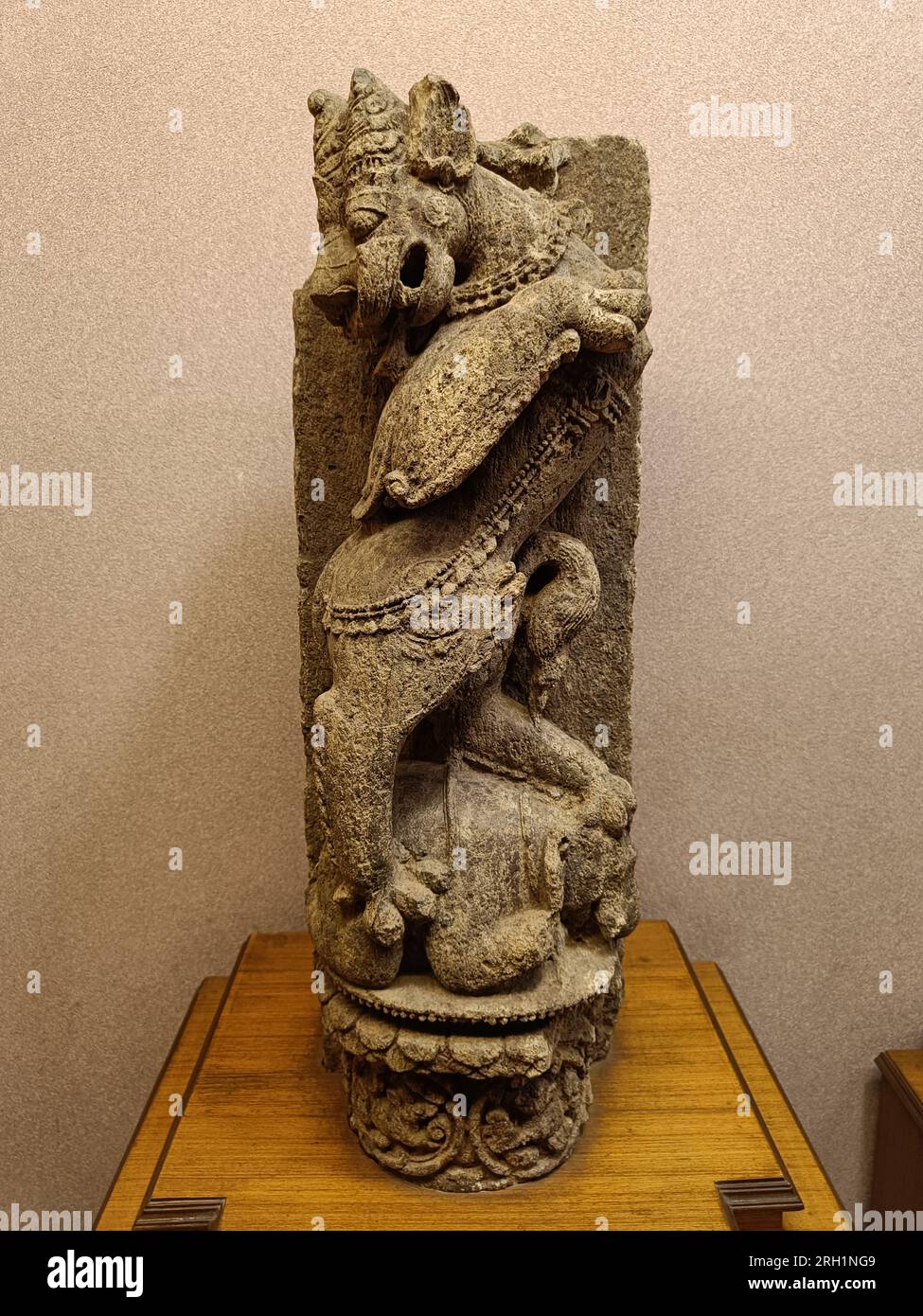 Gajasimha / Gaja Vidala / Simha Vidala. A decorative motif in the ...