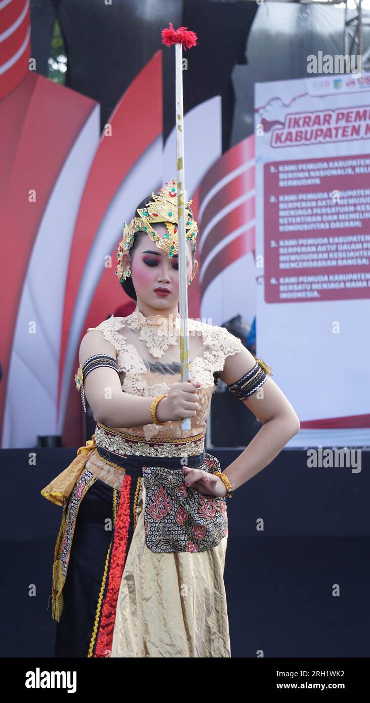 Klenting Sumanding Dance, is likened to a collection of Kediri girls ...