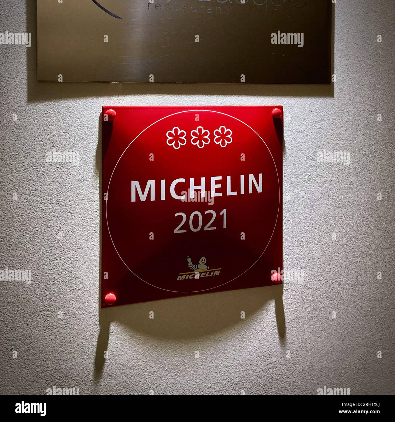 Michelin star sign hi-res stock photography and images - Alamy