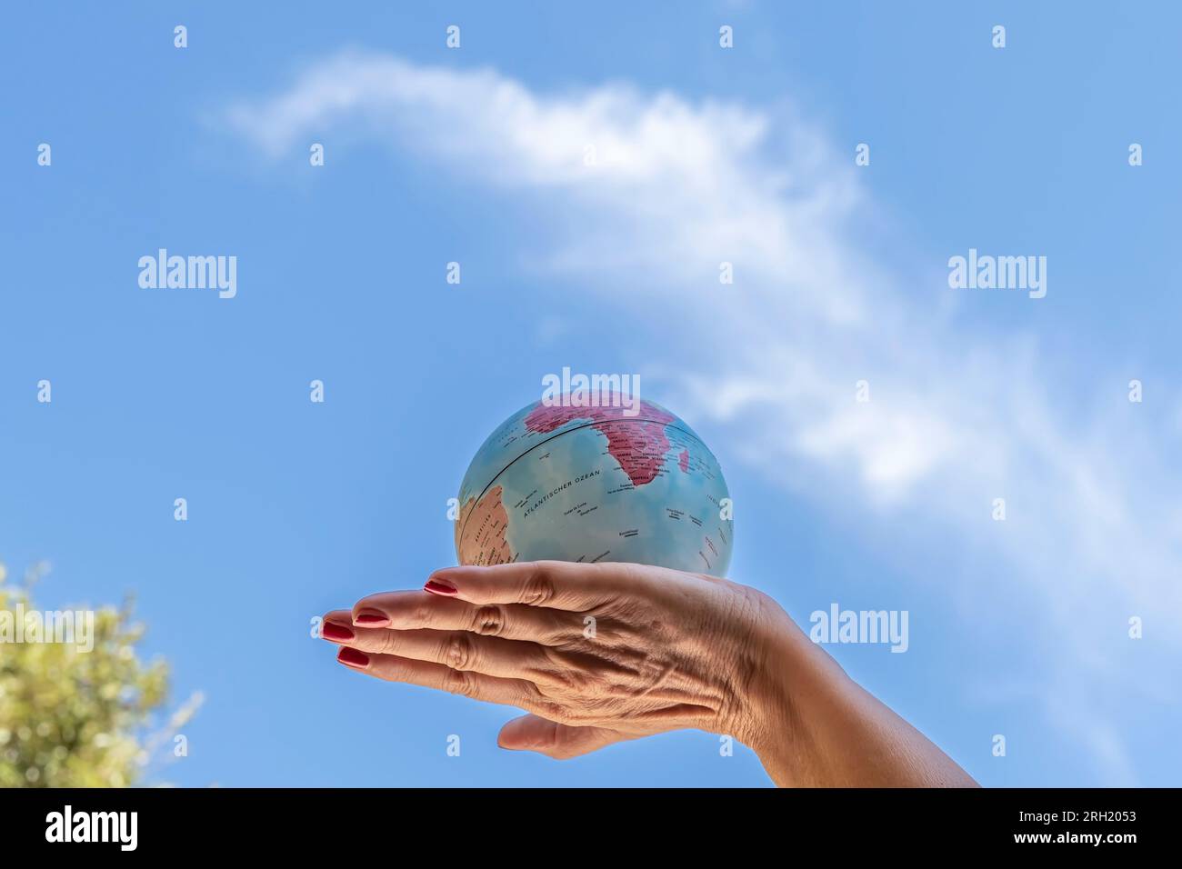 Globe below hi-res stock photography and images - Alamy