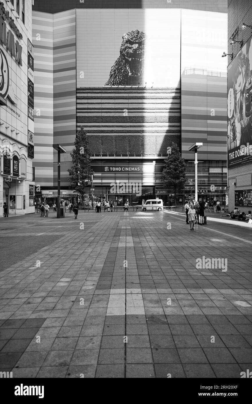 Large Godzilla on front of Toho Cinemas Shinjuku (Toho Cinemas IMAX ...