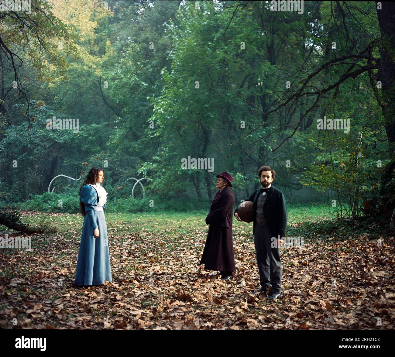 WILLEM DAFOE, MARGARET QUALLEY and RAMY YOUSSEF in POOR THINGS (2023), directed by YORGOS ...