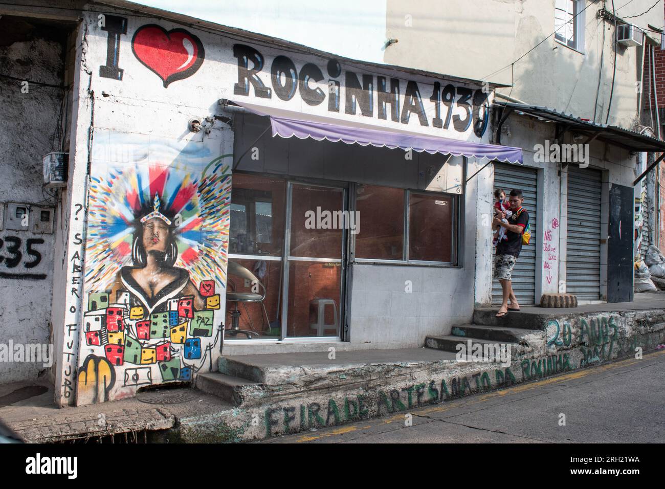 Brazil: daily life in the streets of Rocinha, the famous favela in the ...