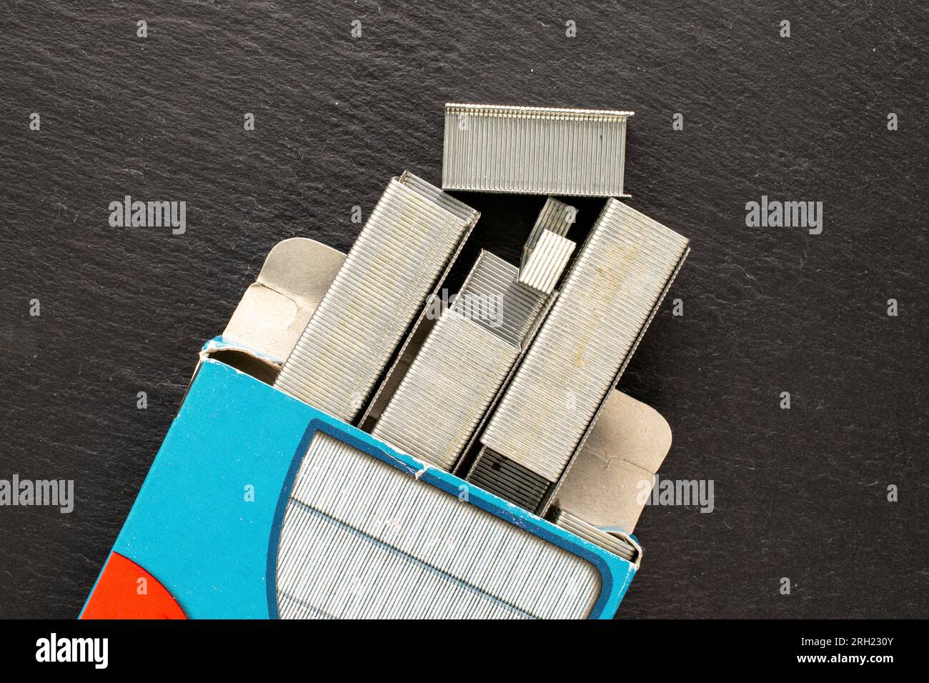 Paper staples hi-res stock photography and images - Alamy