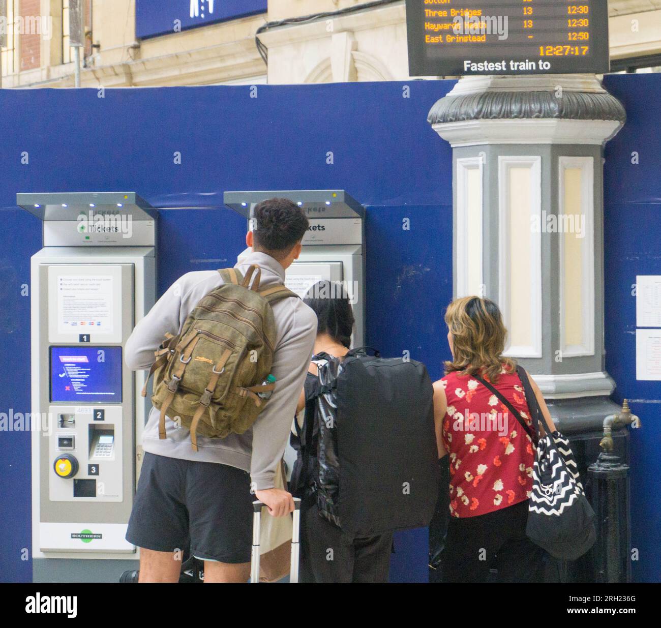 Rail ticket machine hi-res stock photography and images - Alamy