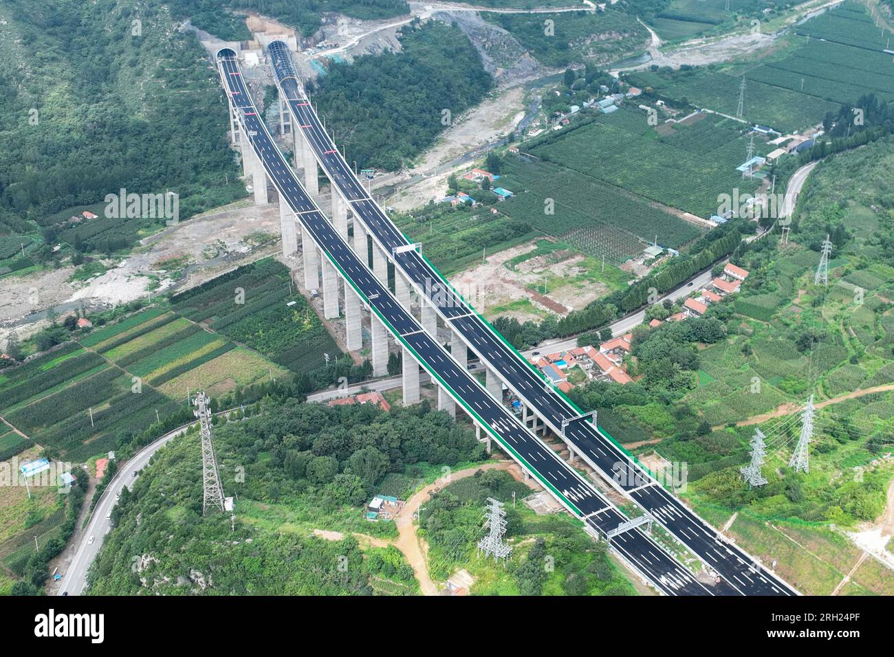 WEIFANG, CHINA - AUGUST 13, 2023 - Renhe Bridge construction site of ...