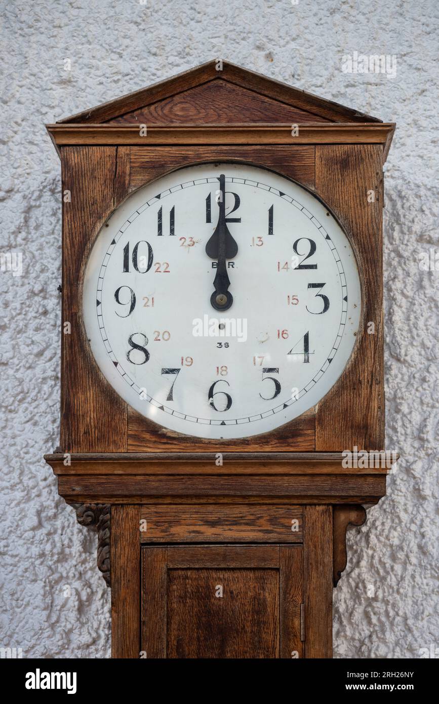 Wall clock midnight hi-res stock photography and images - Alamy