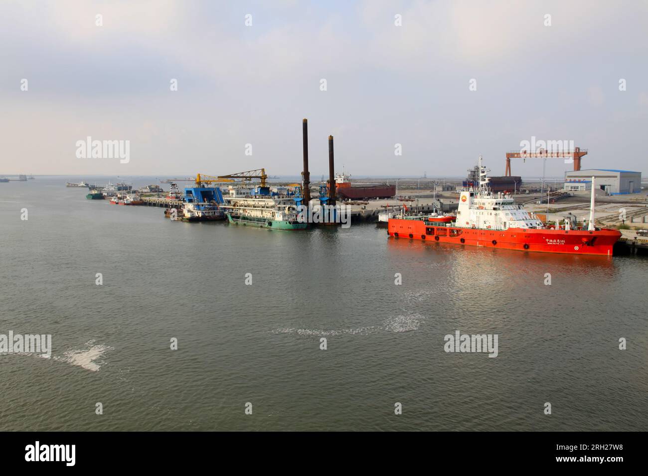 Shipyard manufacturing process color hi-res stock photography and ...