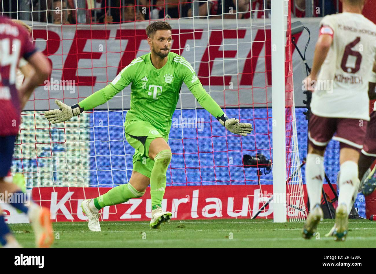 Munich, Germany. 12th Aug, 2023. Sven ULREICH, FCB 26 goalkeeper, sad ...