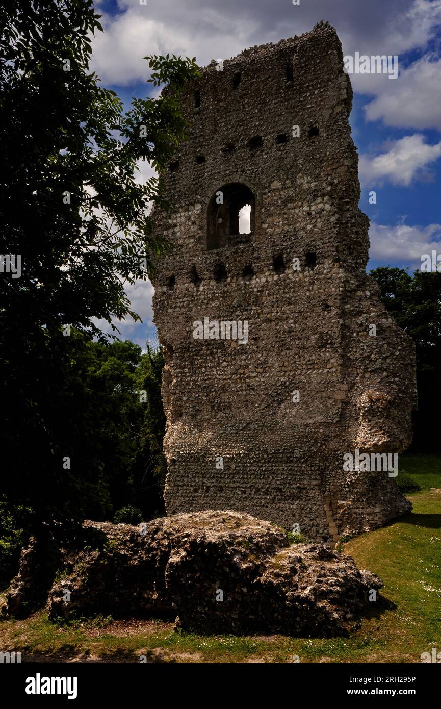 Gatehouse tower of Norman castle at Bramber in West Sussex, England ...