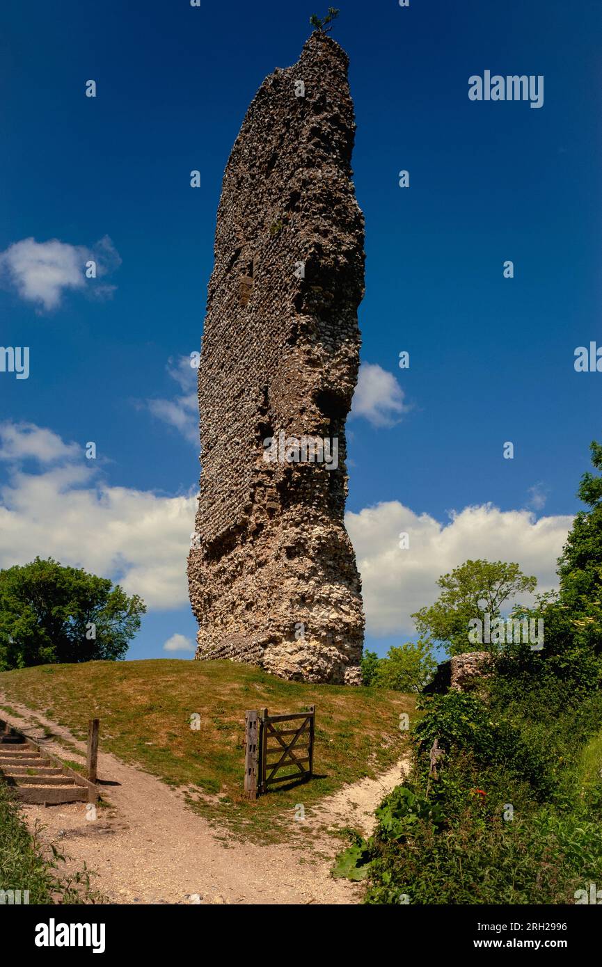Great gatehouse tower of Norman castle at Bramber in West Sussex ...