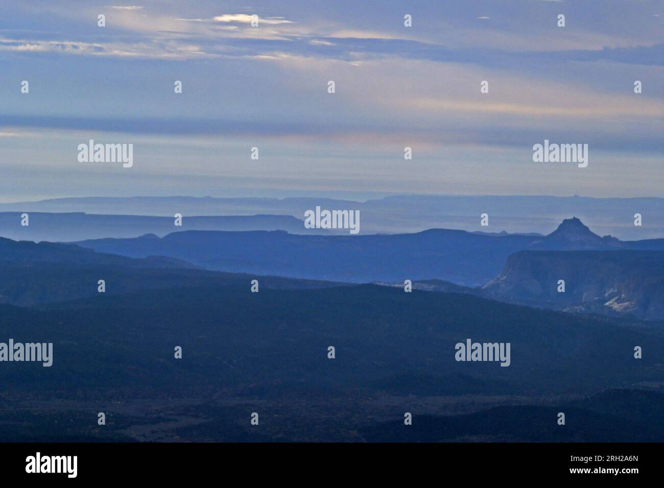Distant view over Blue mountains and Plateaus from Bristlecone Point ...