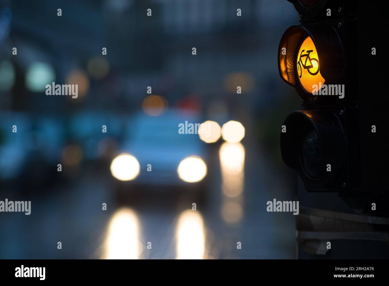 Traffic lights in night city Stock Photo - Alamy