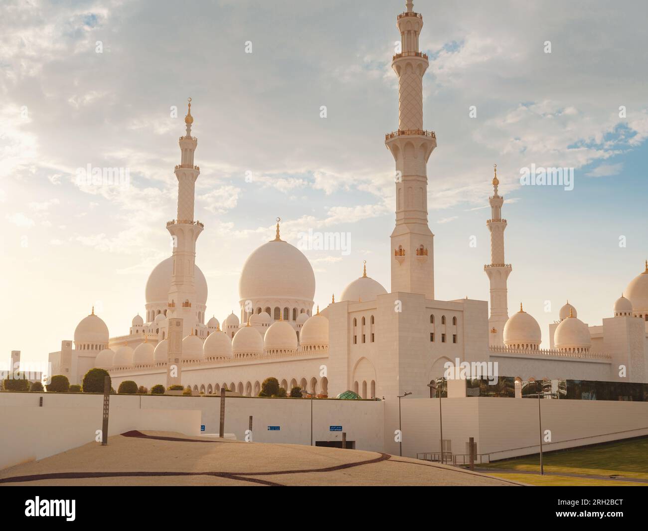 20 March 2023, Abu Dhabi, UAE: Sheikh Zayed Mosque largest mosque of ...