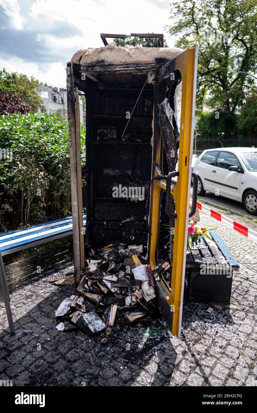 Destroyed telephone books hi-res stock photography and images - Alamy