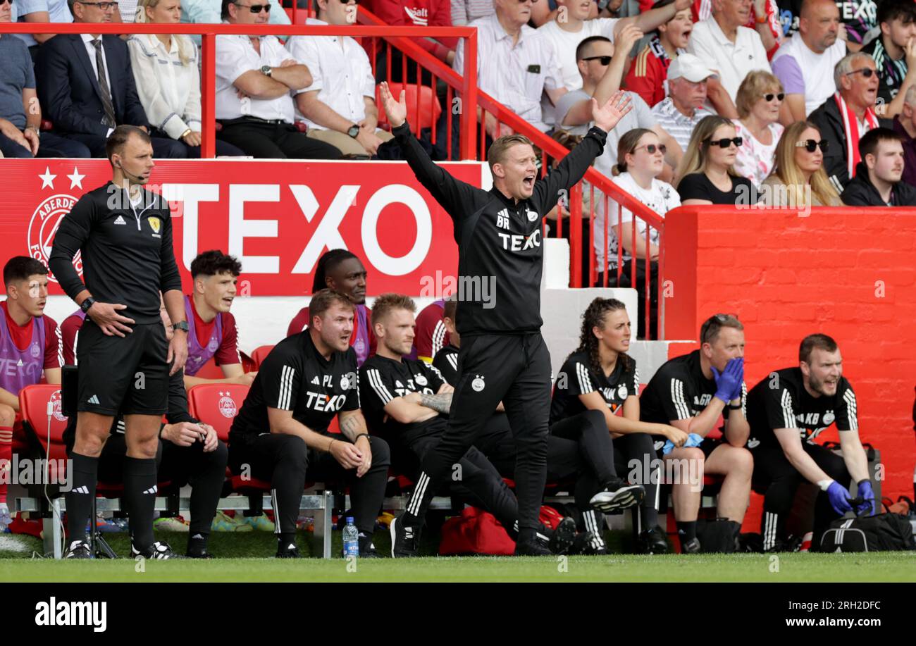 Aberdeen manager Barry Robson reacts from the sideline during the cinch ...