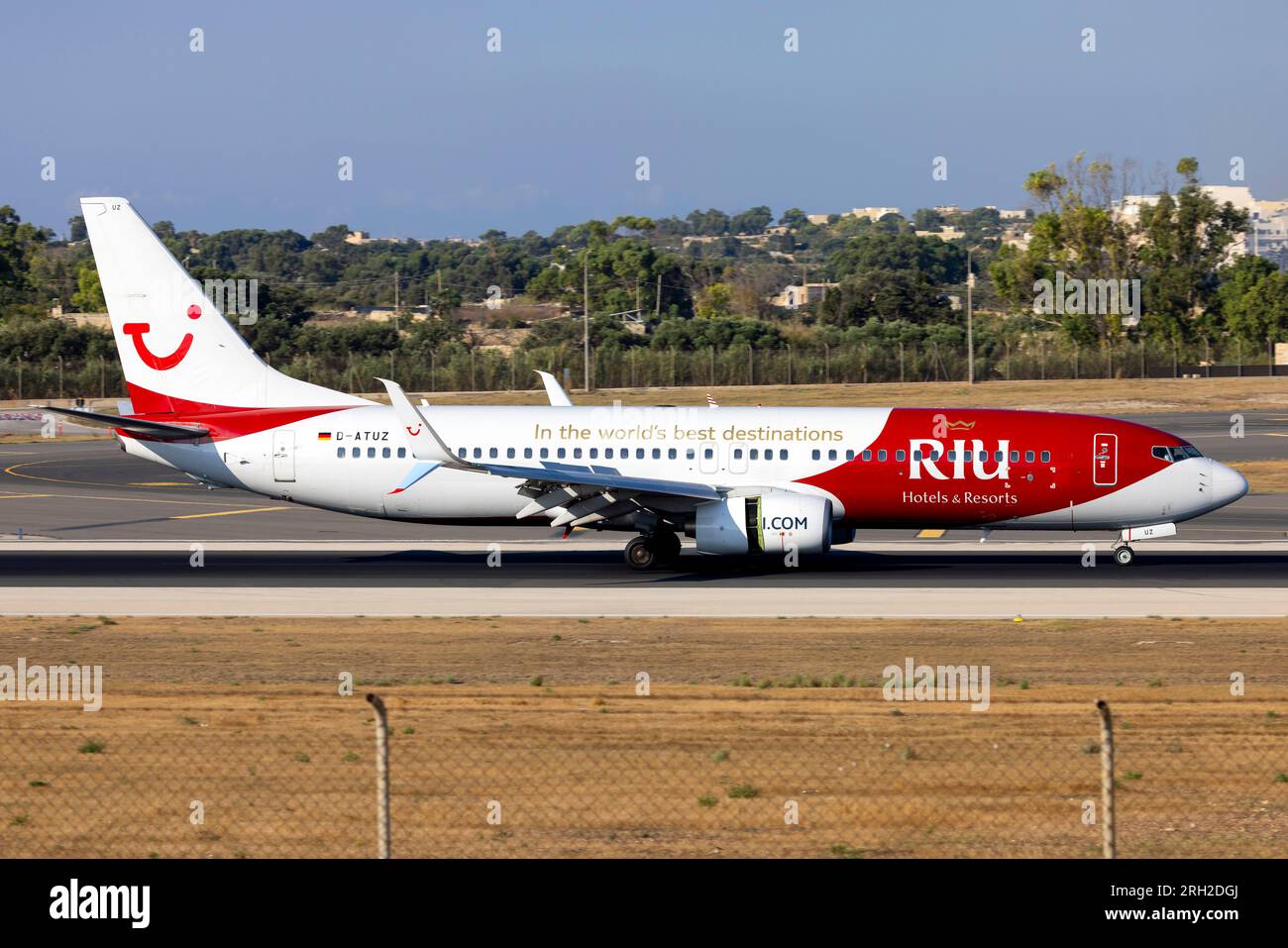 TUI Boeing 737-8K5 (REG: D-ATUZ) landing from Munich, Germany in ...