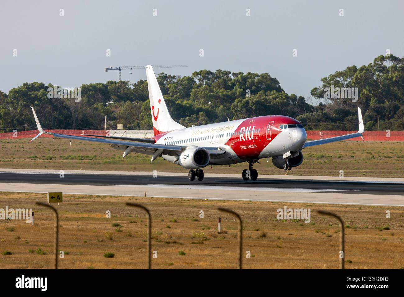 TUI Boeing 737-8K5 (REG: D-ATUZ) landing from Munich, Germany in ...