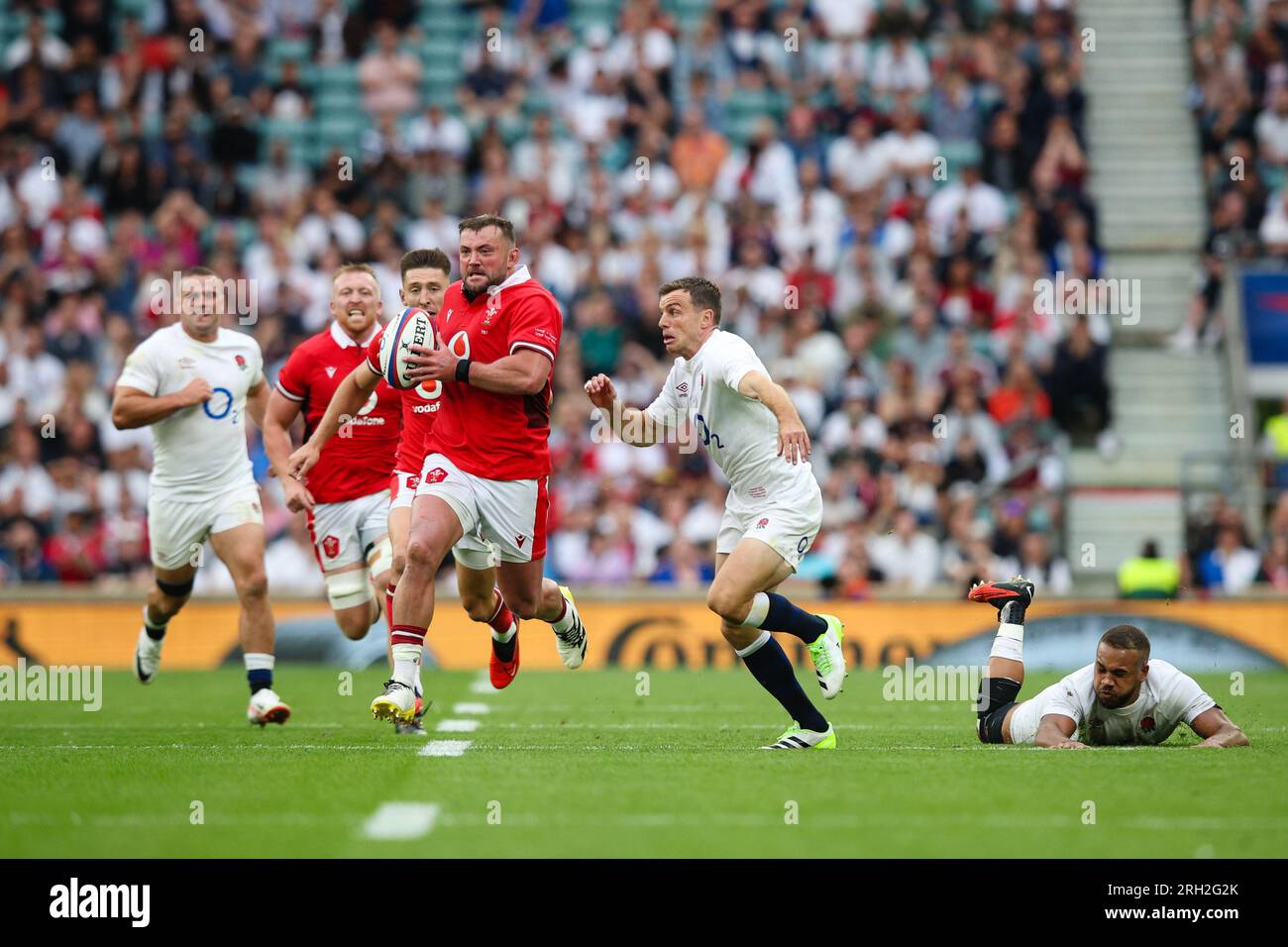 LONDON, UK - 12th Aug 2023: Sam Parry of Wales makes a break during the ...
