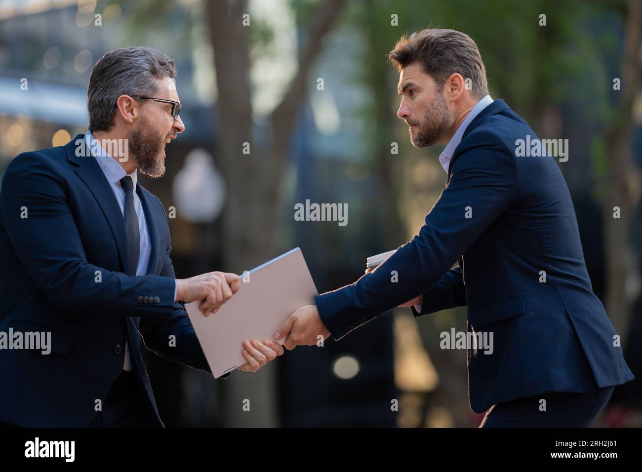 Business partners fighting in hi-res stock photography and images - Alamy
