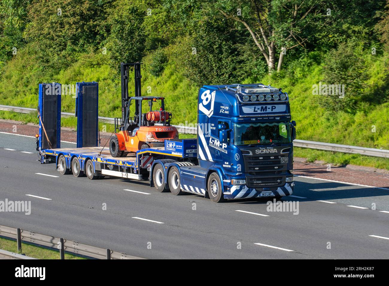 Toyota forklifts hi-res stock photography and images - Alamy