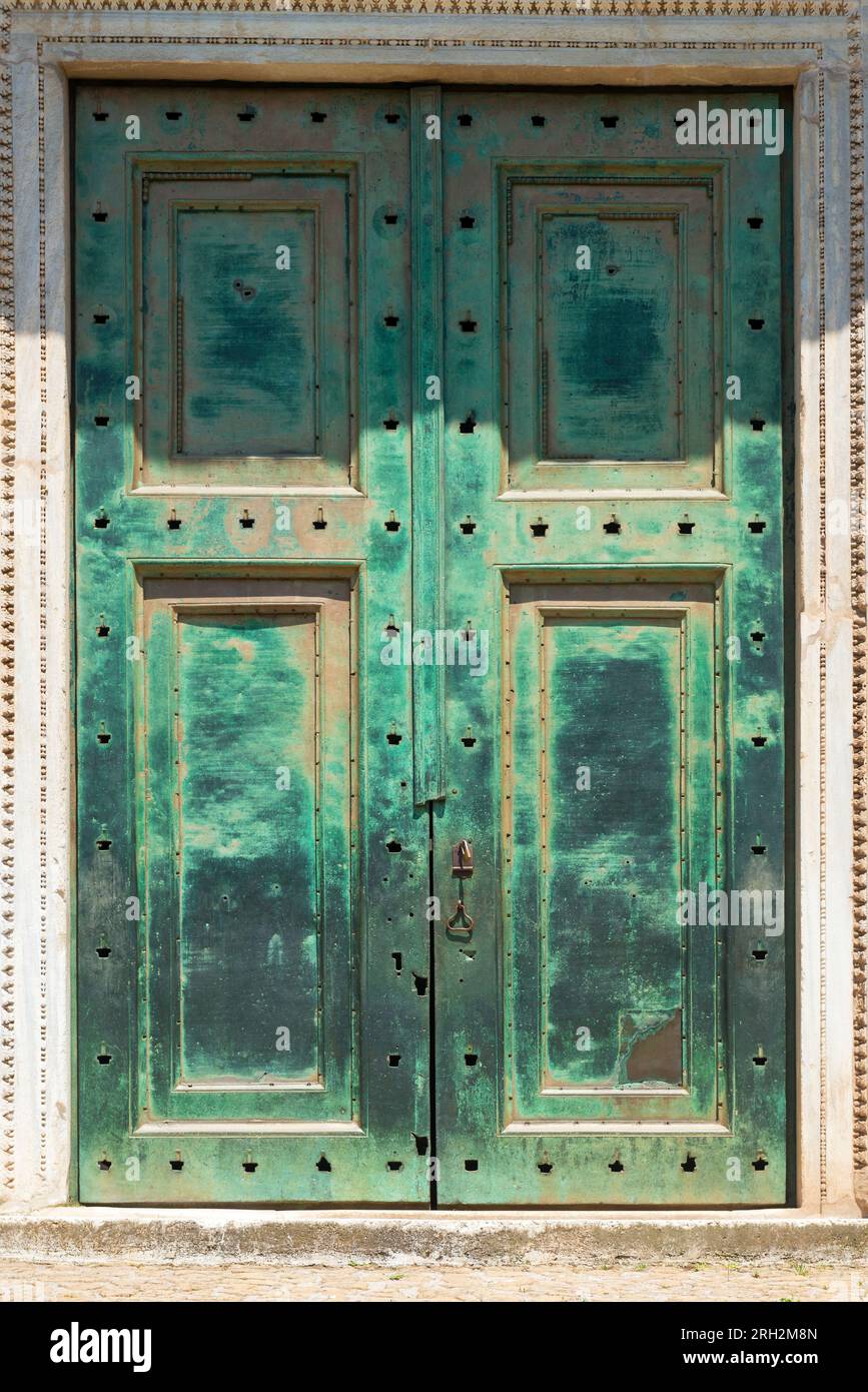 Medieval door design hi-res stock photography and images - Alamy