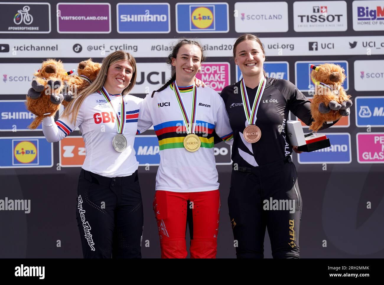 France's Tessa Martinez (centre) poses with her gold medal after ...