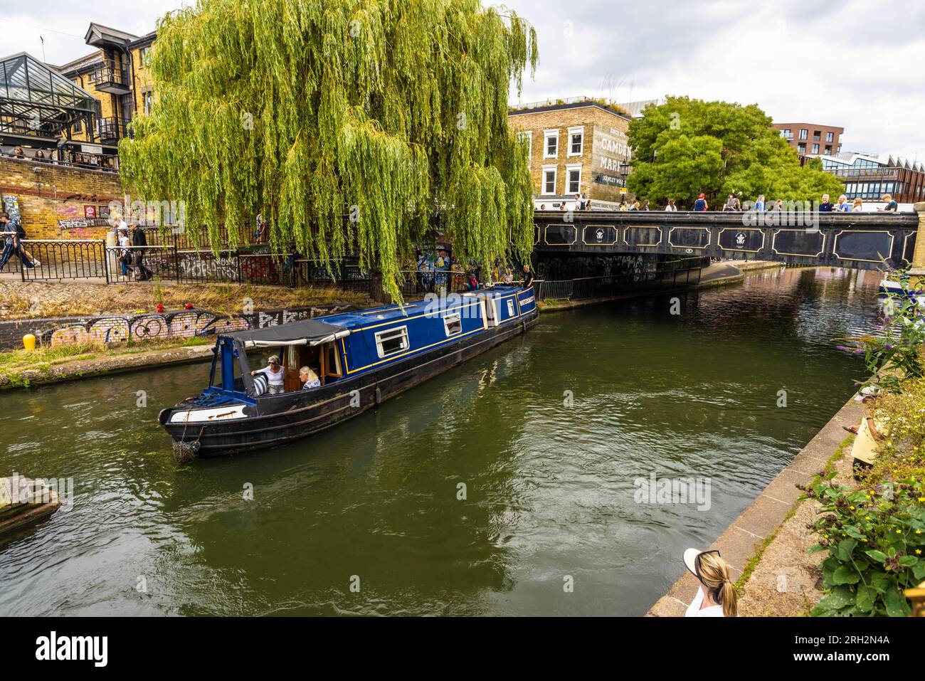 Widebeam canal london hi-res stock photography and images - Alamy