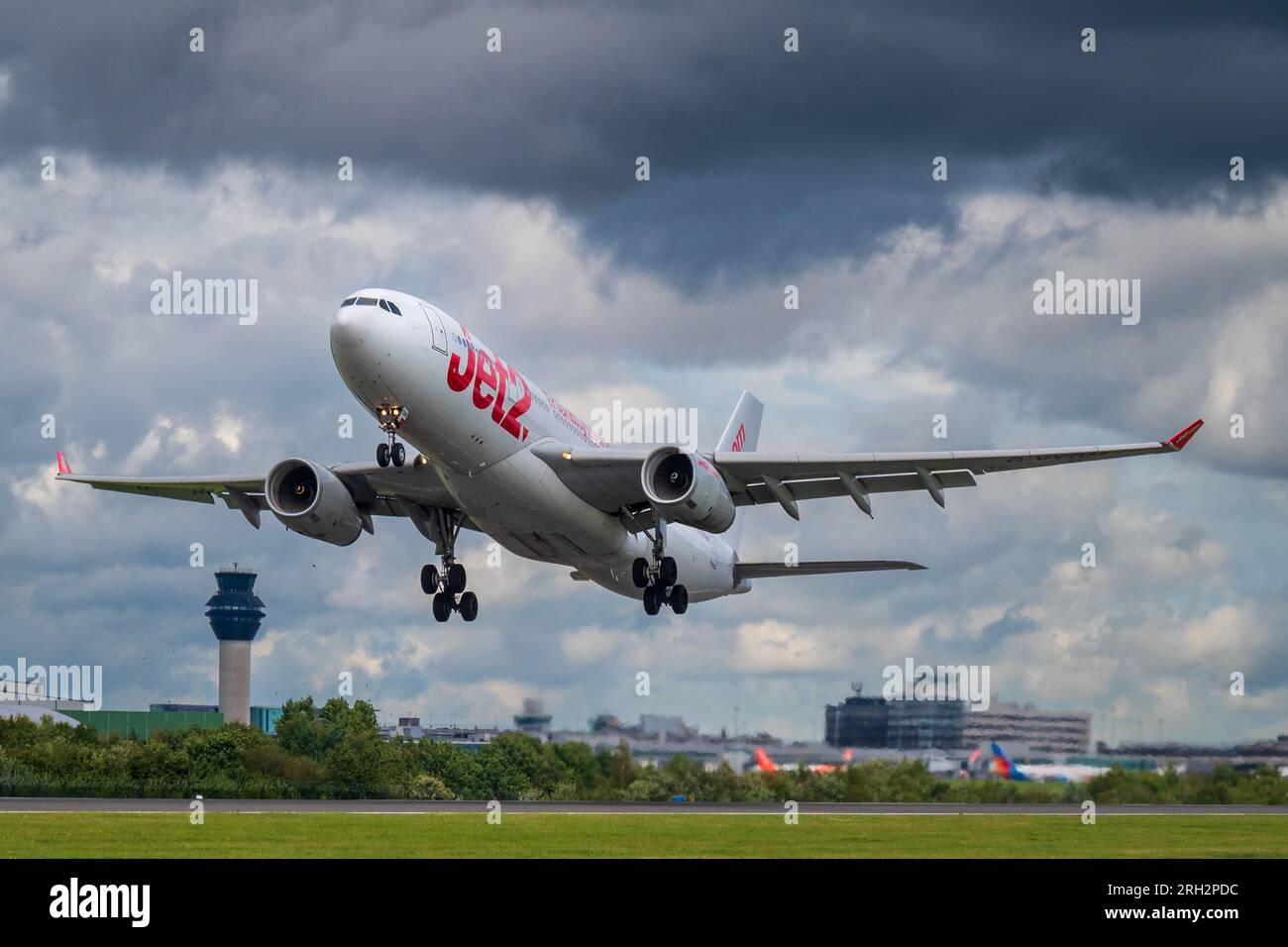 Airbus a320 airliner jet plane hi-res stock photography and images - Alamy