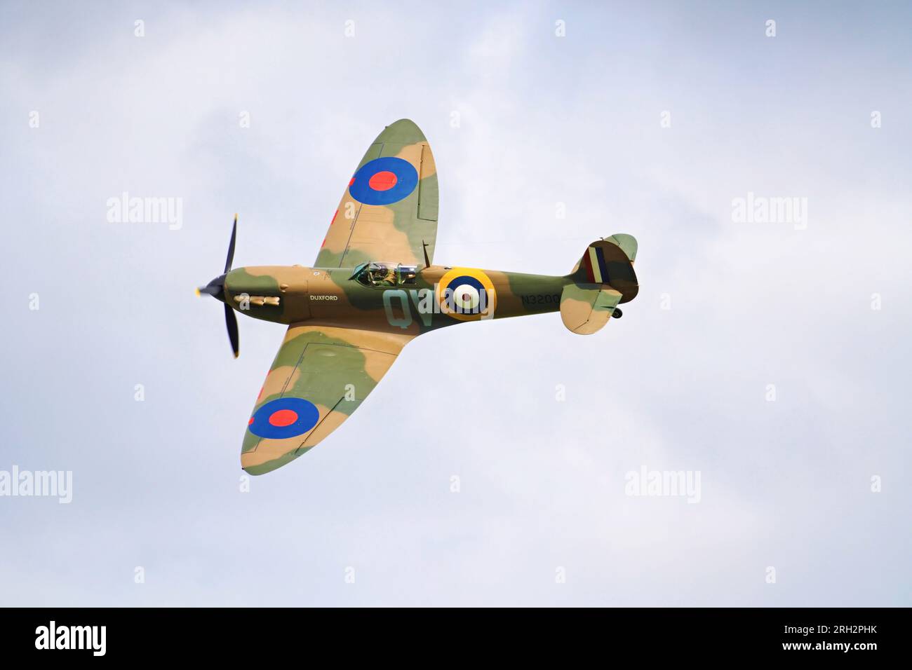 Supermarine Spitfire N3200 displays at the Shuttleworth Collection ...