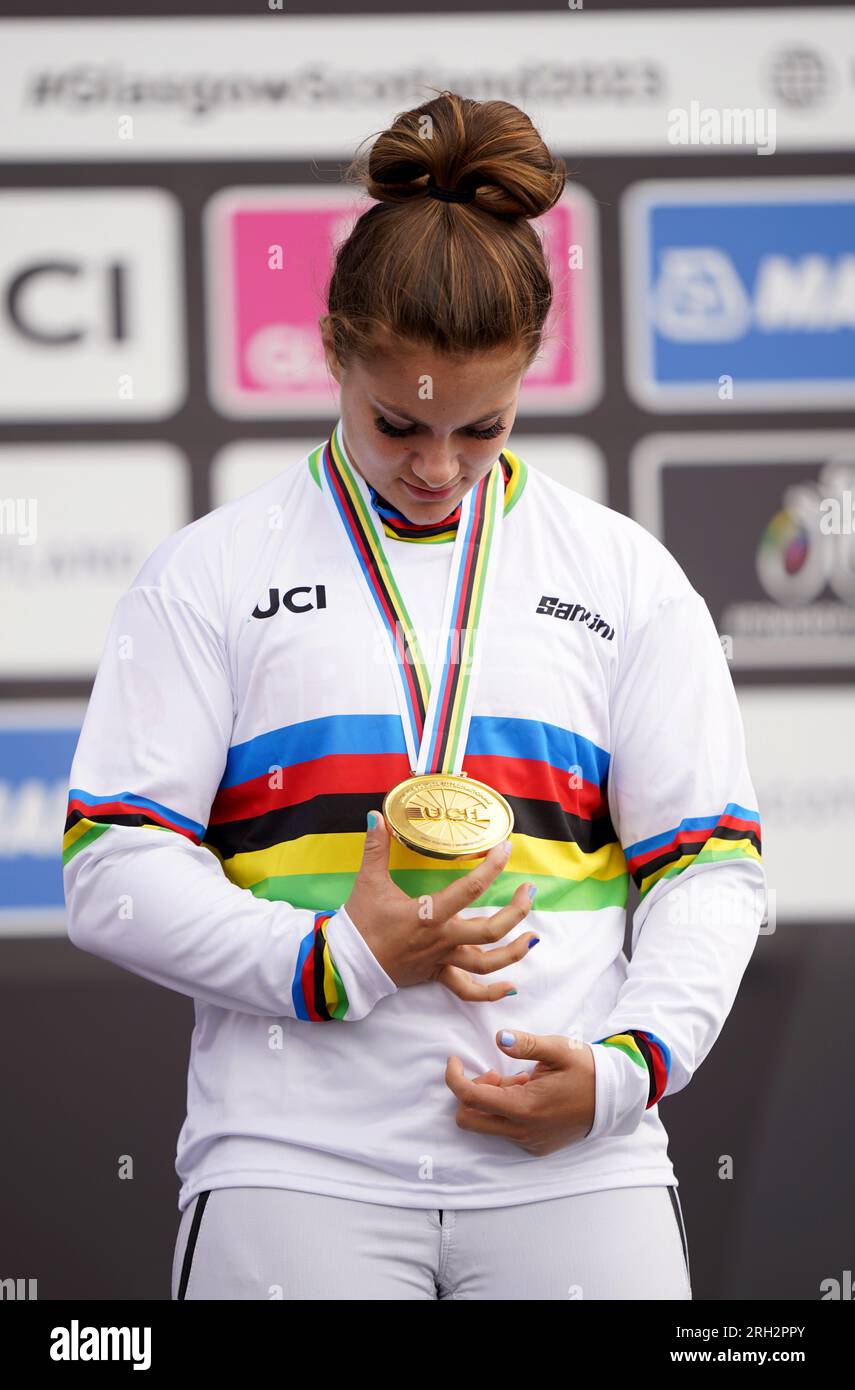 Great Britain's Bethany Shriever poses with her gold medal after ...