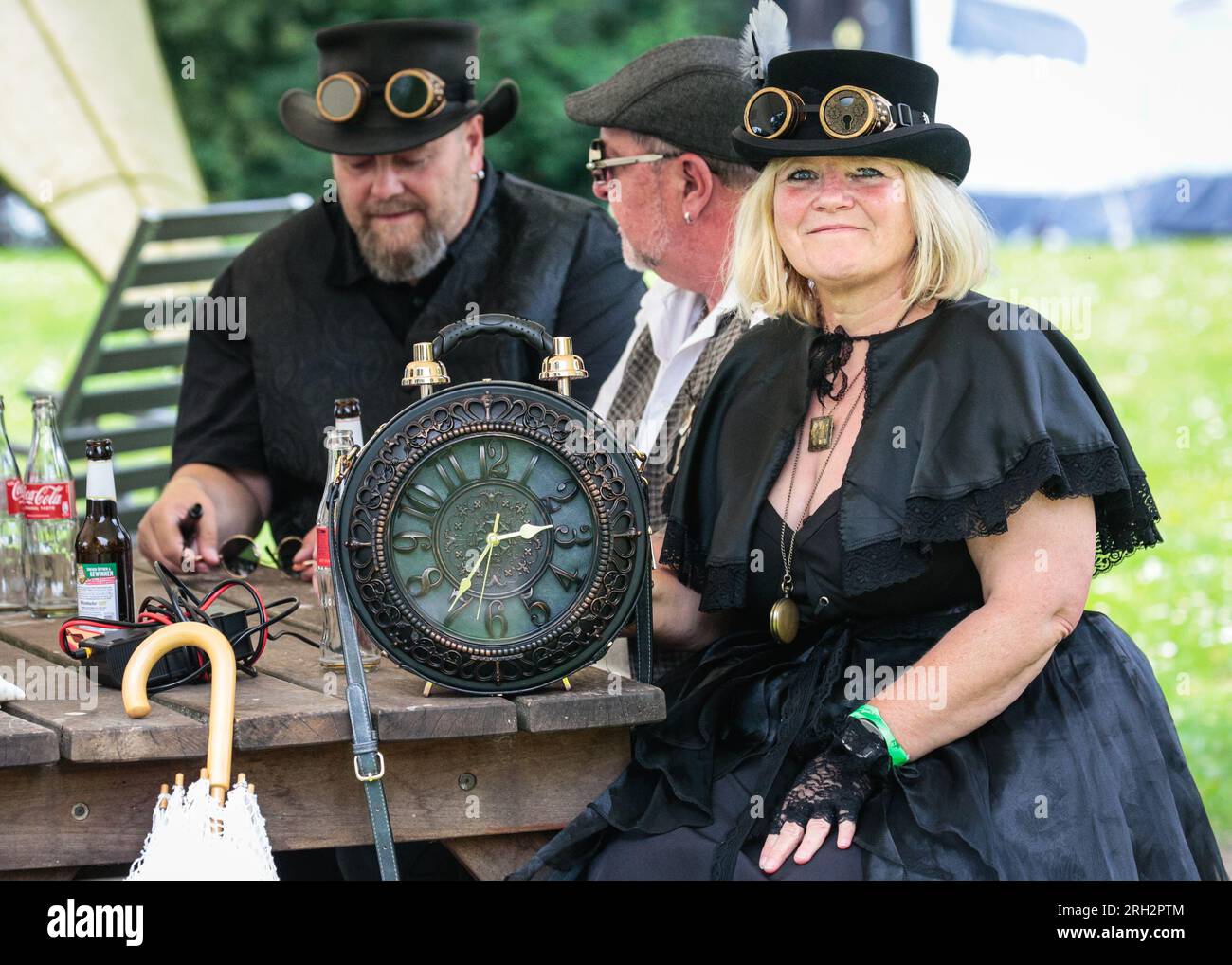 Henrichenburg, Waltrop, Germany. 13th Aug, 2023. A group take a well ...