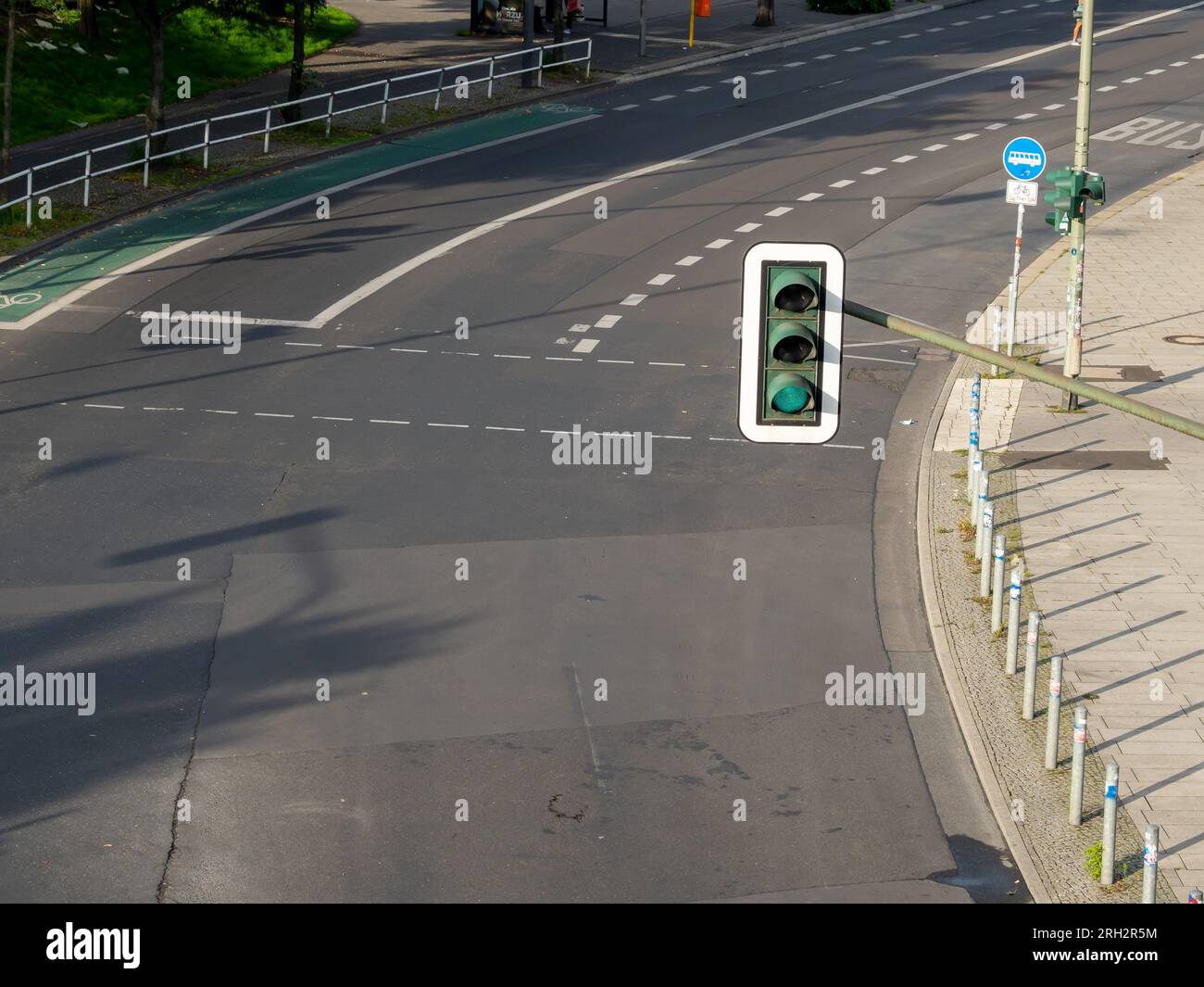 Empty intersection road aerial hi-res stock photography and images - Alamy