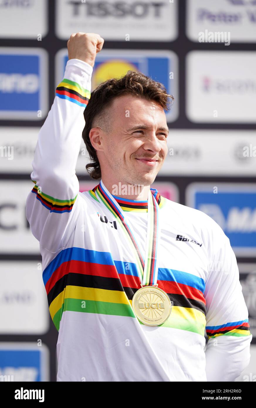 France's Romain Mahieu with his gold medal after winning the Men's ... France's Romain Mahieu with his gold medal after winning the Men's ...