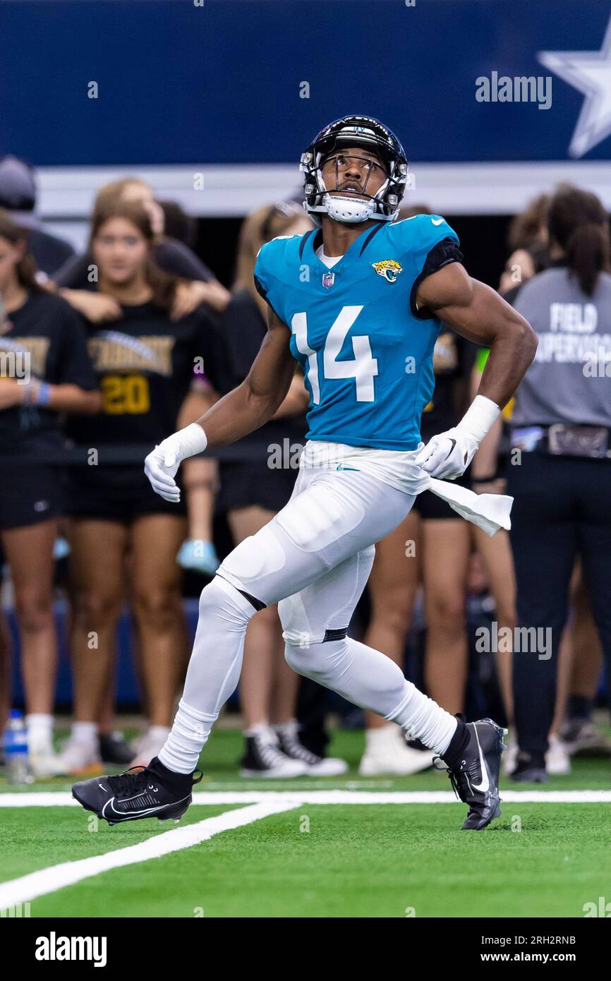 Jacksonville Jaguars wide receiver Kendric Pryor (14) runs to catch a ...