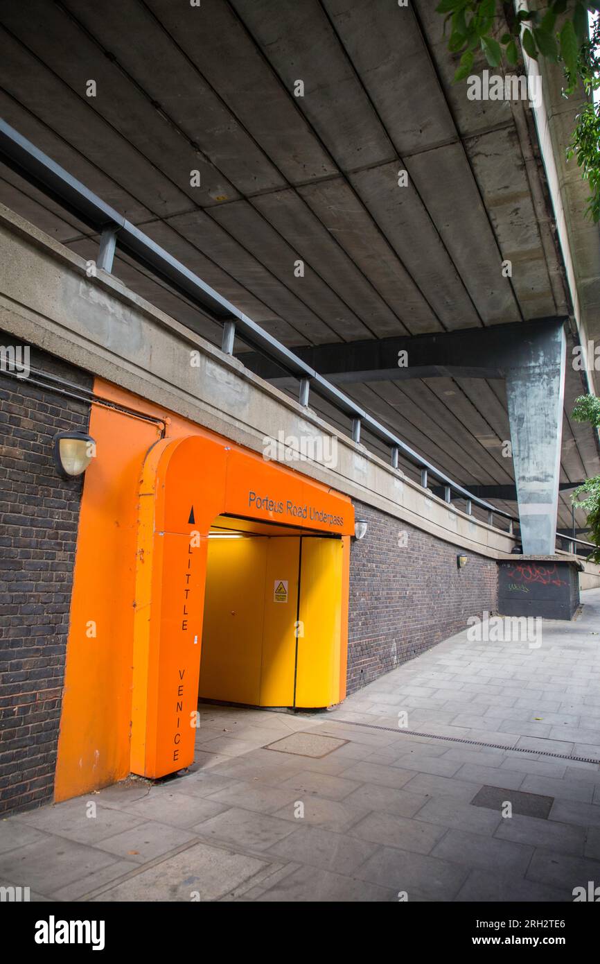 Urban road setting hi-res stock photography and images - Alamy