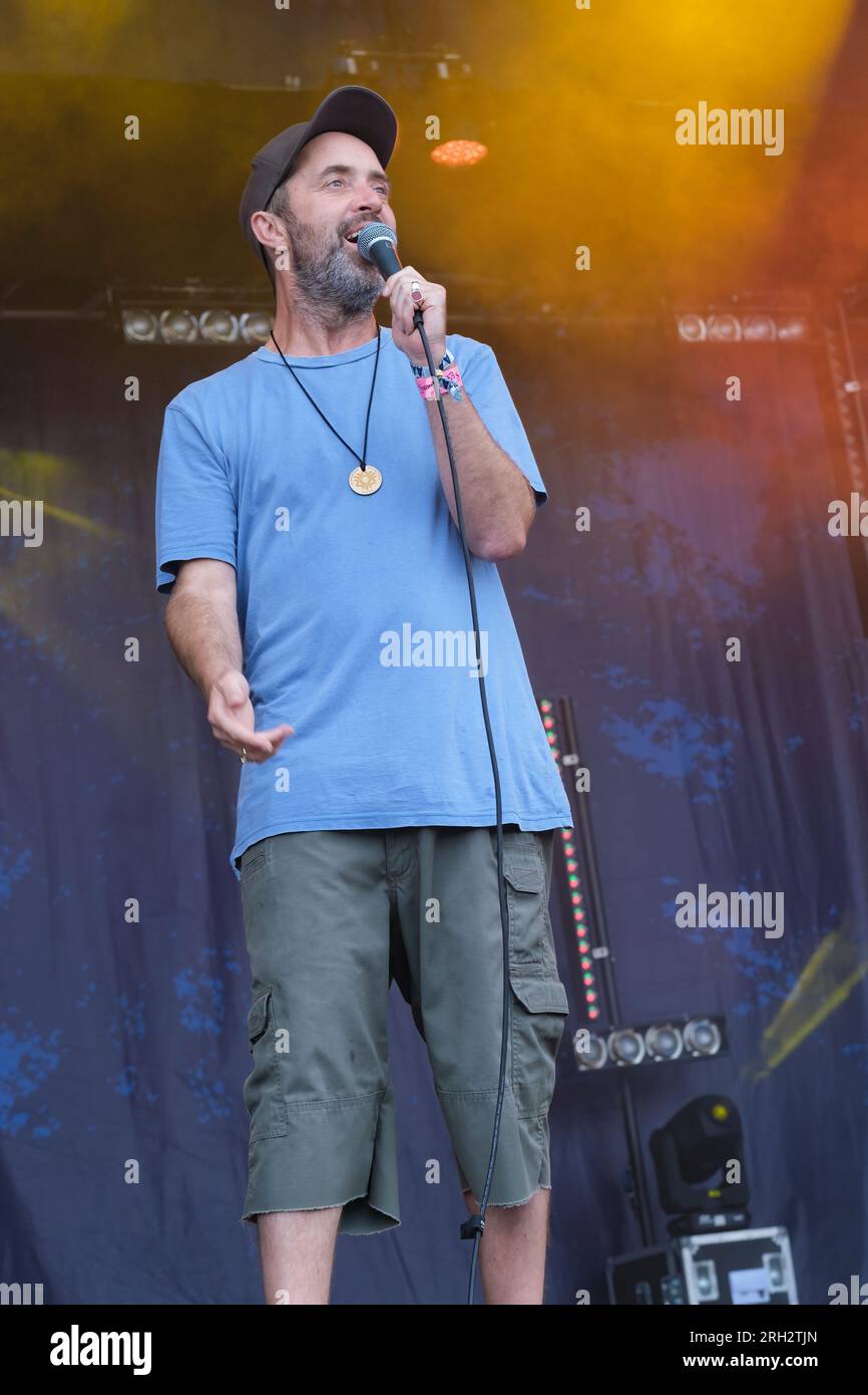 Beans on Toast (Jay McAllister) performing at Fairports Cropredy ...