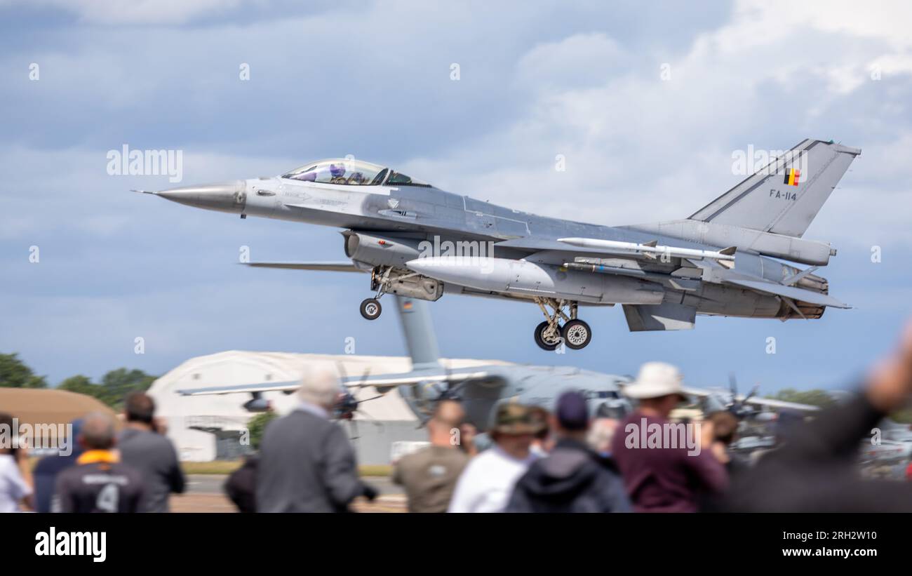 Belgium Air Force - General Dynamics F-16AM Fighting Falcon, arriving ...