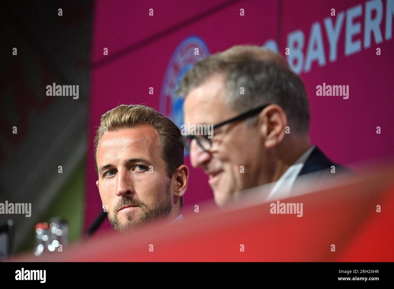 Harry kane bayern signing hi-res stock photography and images - Alamy