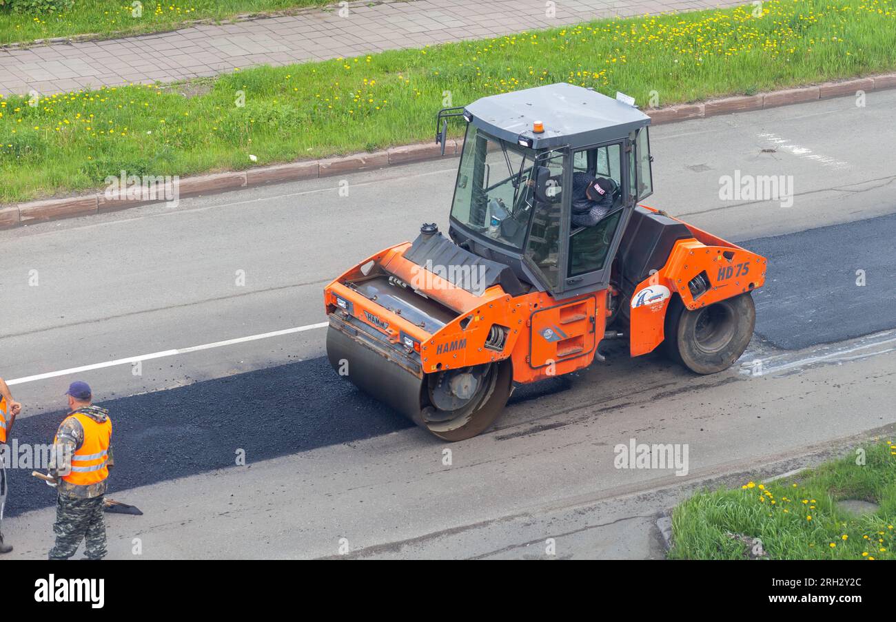Bitumen laying asphalt on hi-res stock photography and images - Alamy
