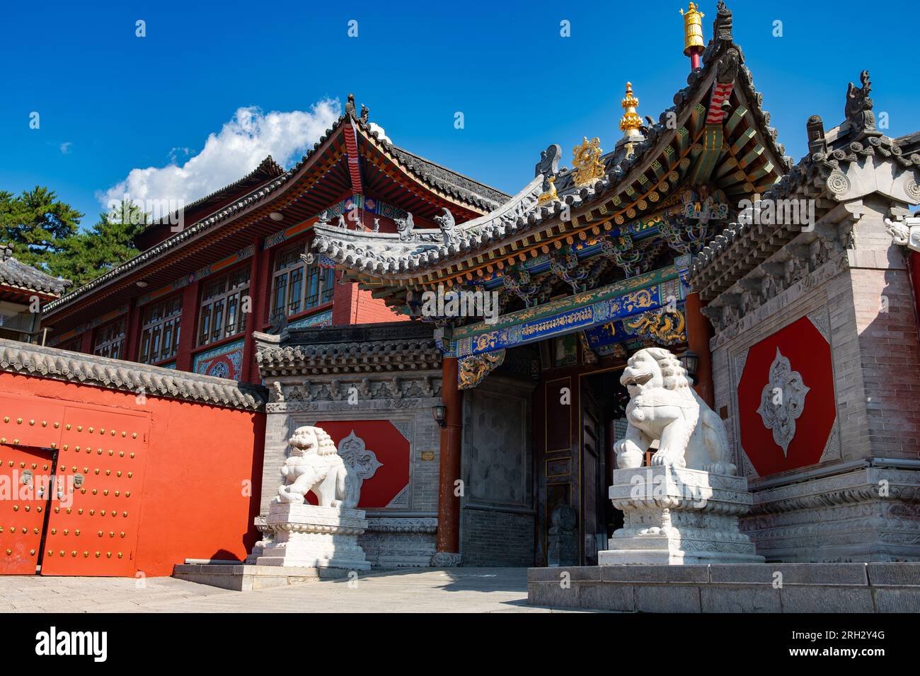 traditonal chinese temples at horizontal composition Stock Photo - Alamy