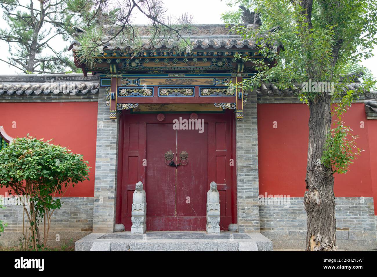 door of a traditonal chinese temple horizontal composition Stock Photo ...
