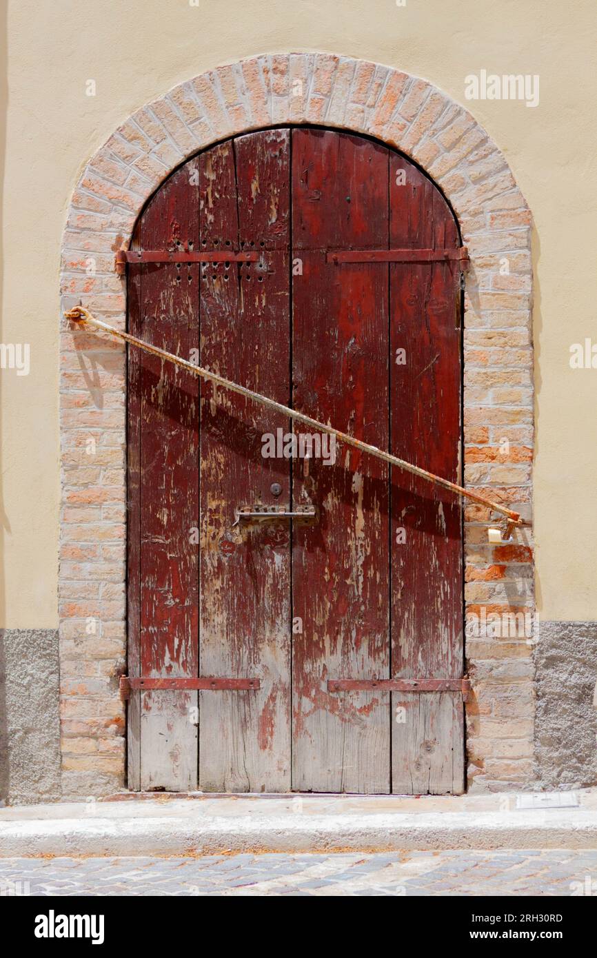 Wooden old door shot during daytime Stock Photo - Alamy