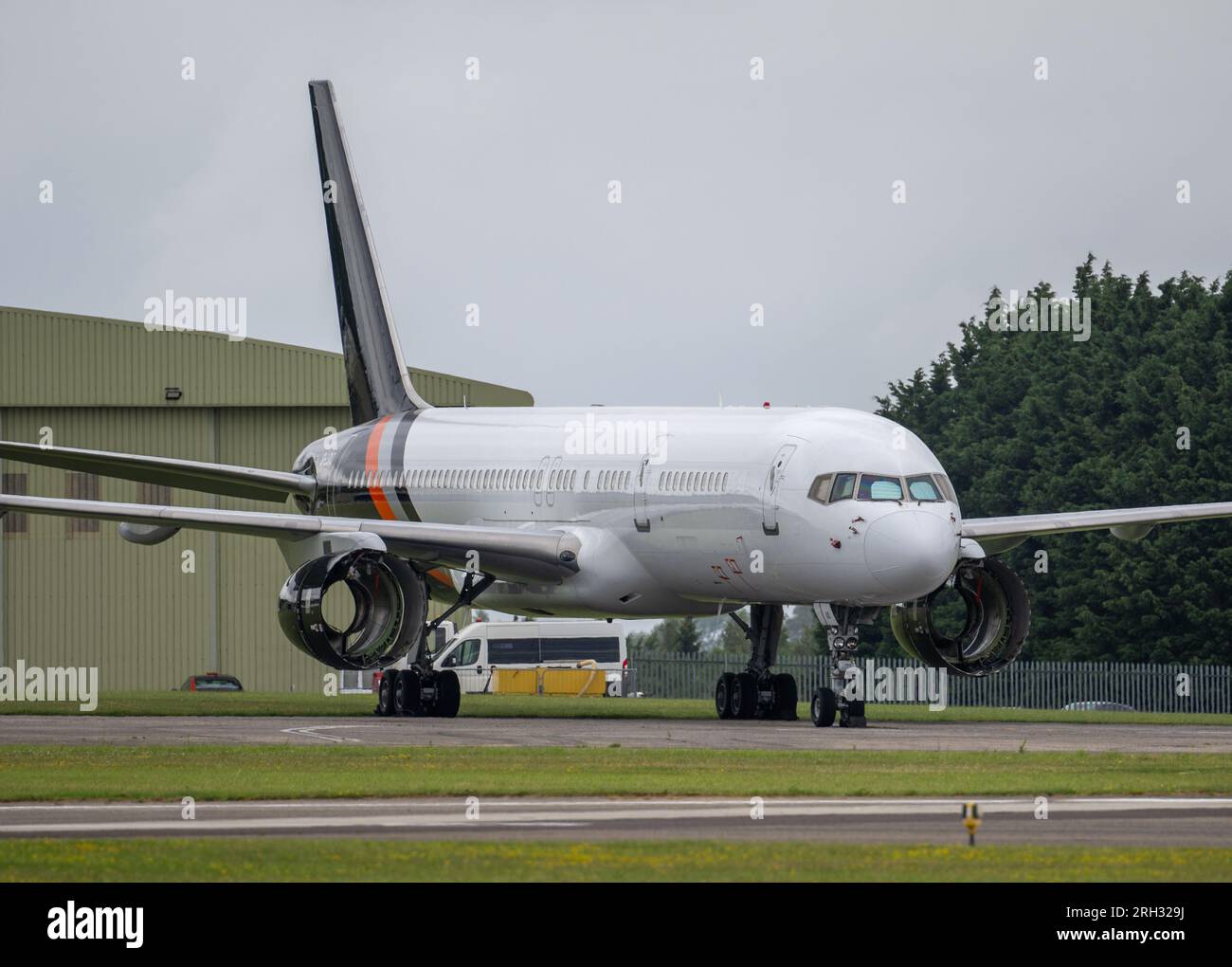 Former Jet2 Boeing 757 G-LSAO at Cotswold Airport Stock Photo - Alamy