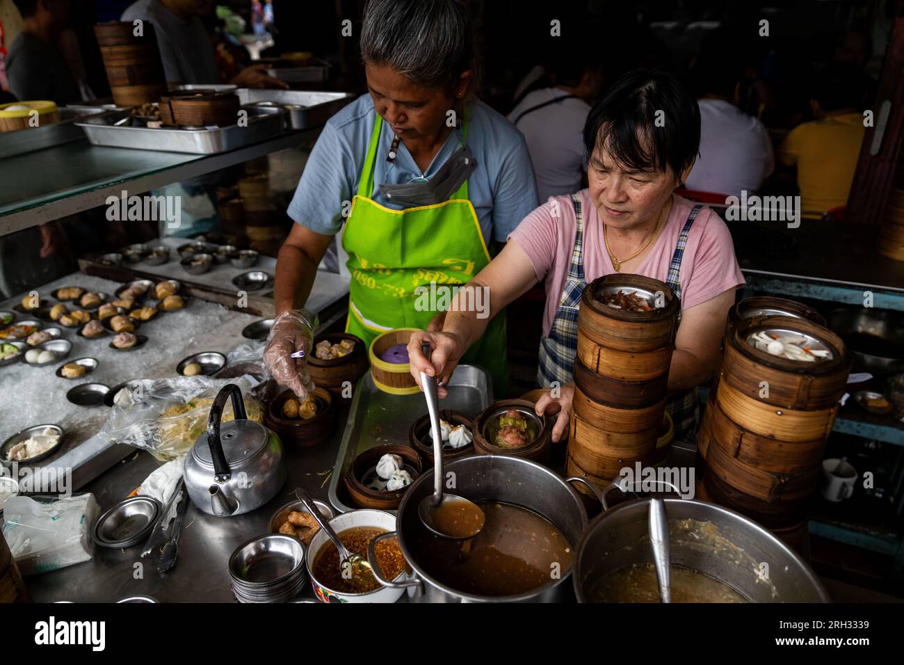 Betong, Thailand. 13th Aug, 2023. Street food vendors prepare morning ...