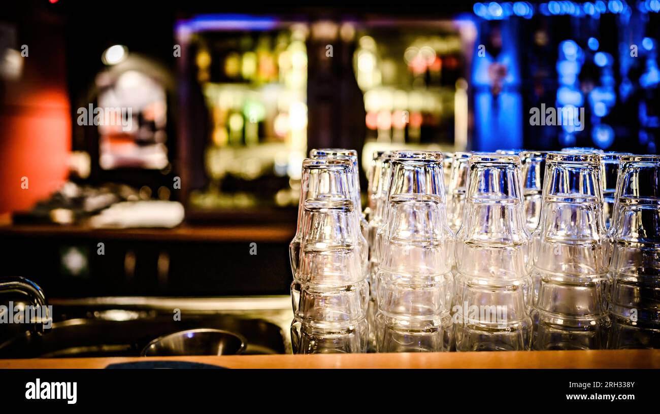 Bar counter pub nightclub hi-res stock photography and images - Alamy